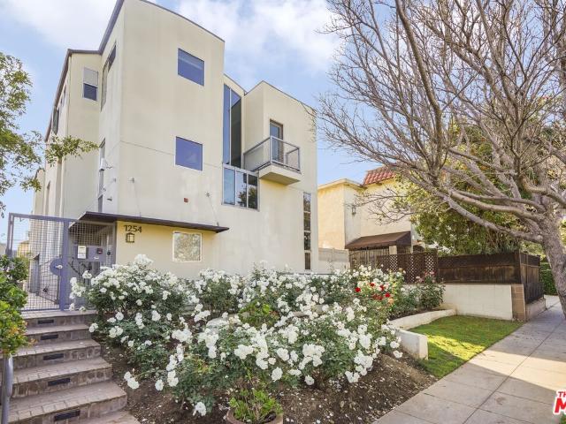 1254 24th St, Unit 4, Santa Monica, CA 90404 | MLS #26706 | Compass