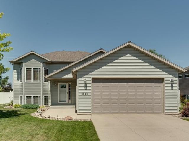 1254 39th Ave S, Moorhead, MN 56560