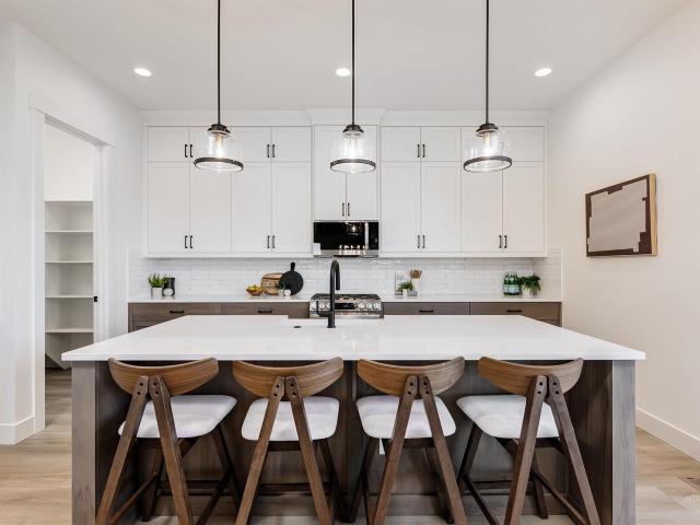 12551 S Lenora Pl