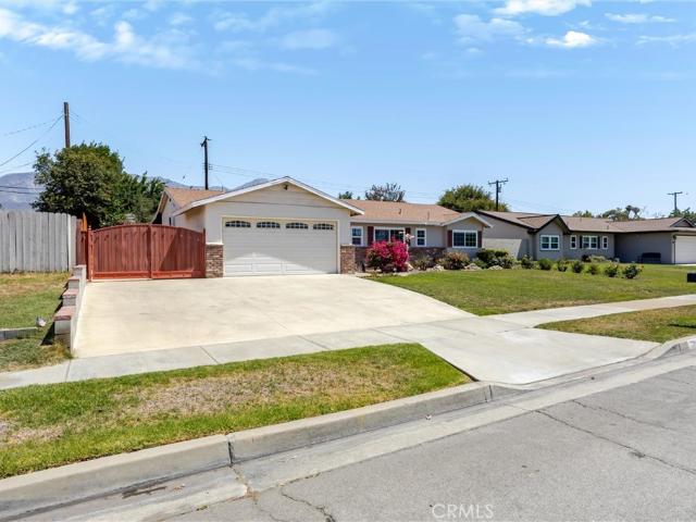 1255 E 13th