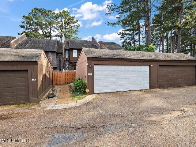 1255 E County Line Road