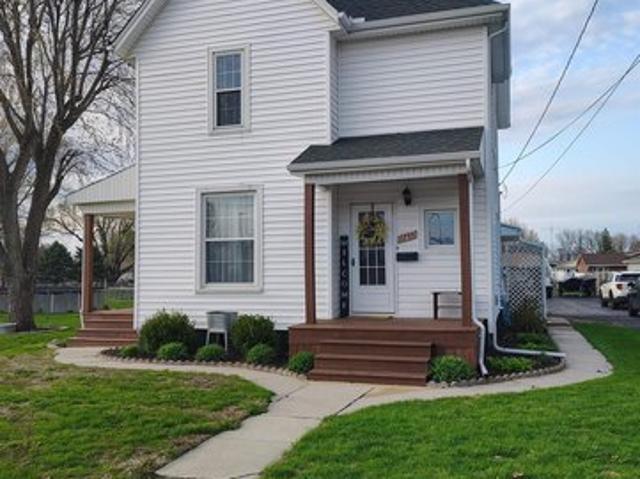1255 E Chestnut St, Canton, IL 61520