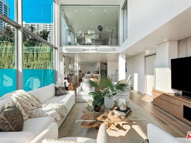 1255 Palisades Beach Road