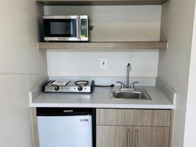 1255 SW 6th St #8, Miami, FL 33135
