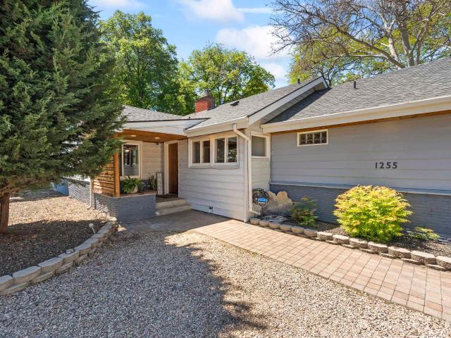 1255 S Cloverdale