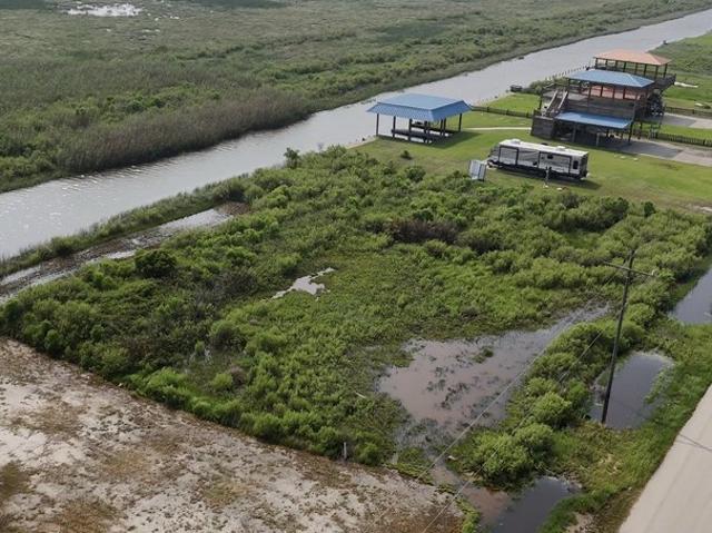 1255 Van Sant, Gilchrist, TX 77617