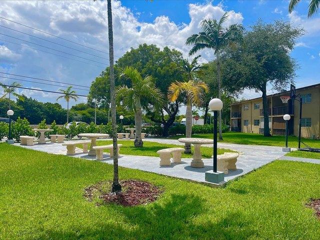 1255 W Okeechobee Rd, Hialeah, FL 33010