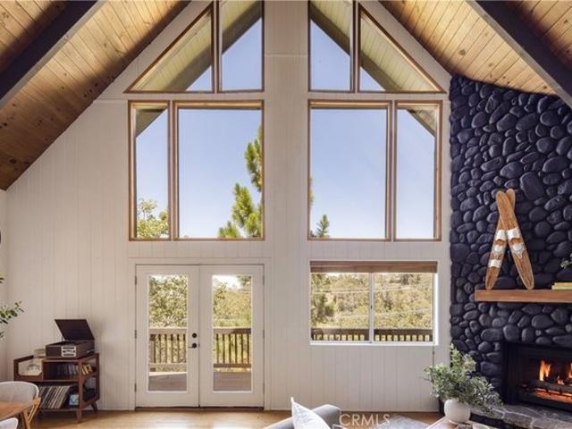 1255 Yukon Dr, Lake Arrowhead, CA 92352