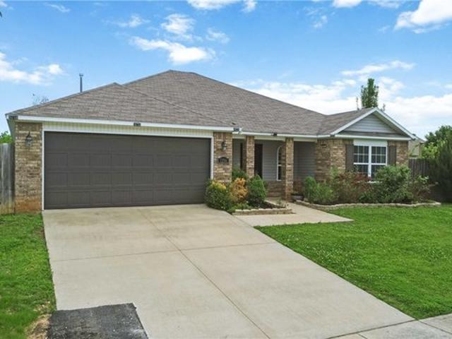 1256 S Splash Dr, Fayetteville, AR 72701