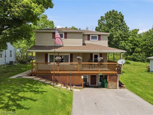 12570 Jackson Dr, Burton, OH 44021