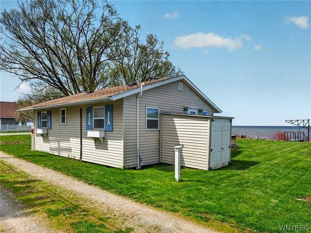 12571 Green Ln, Lyndonville, NY 14098