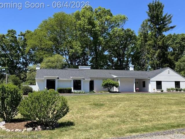 1257 Charrington Rd, Bloomfield Hills, MI 48301
