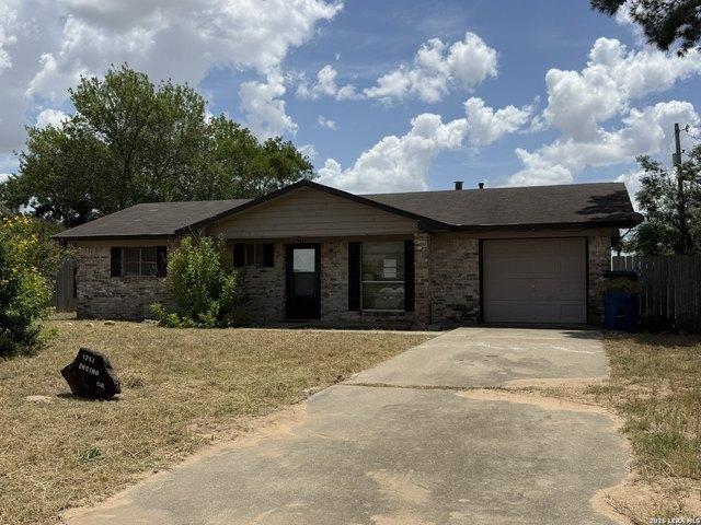 1257 Encino Dr, Pleasanton, TX 78064