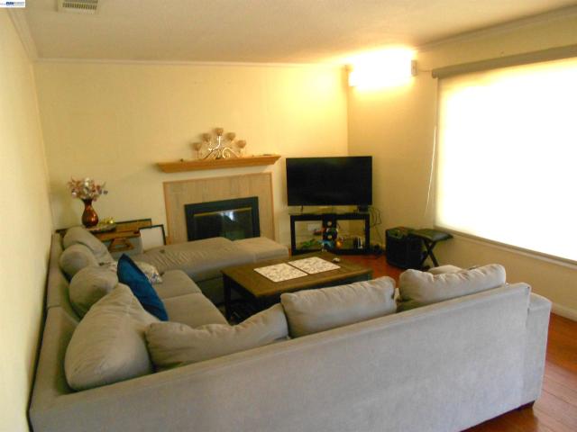 1257 Henderson Ln