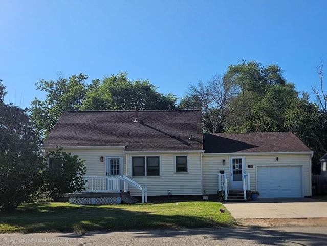 1257 Parallel St, Chaska, MN 55318