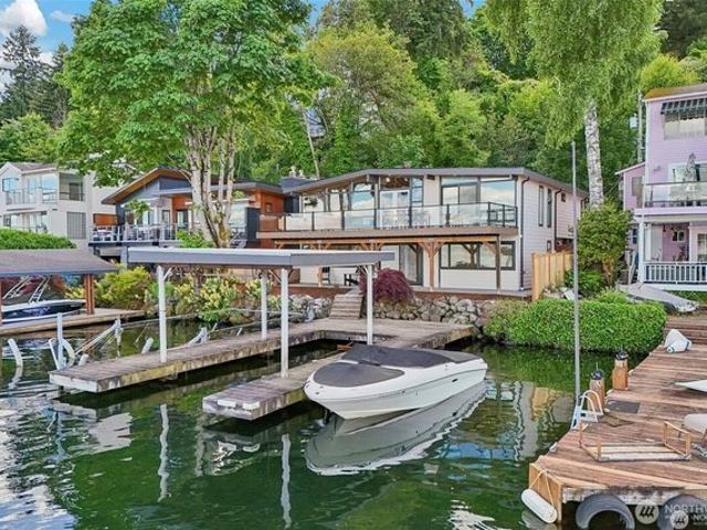 12582 Riviera Pl NE, Seattle, WA 98125