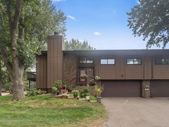 1258 Bridle Path Ct, White Bear Lake, MN 55110