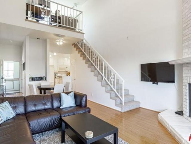 1258 Brockton Ave #301, Los Angeles, CA 90025