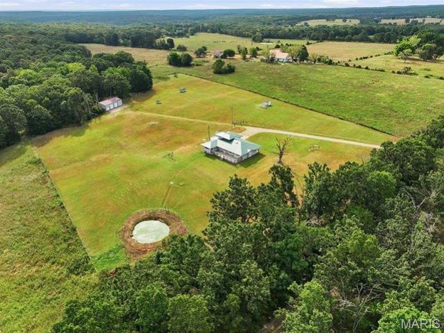 12598 Bell Rd, Roby, MO 65557