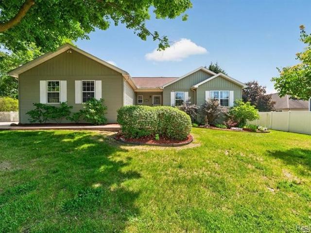 1259 Burgoyne Blvd, Rochester Hills, MI 48307