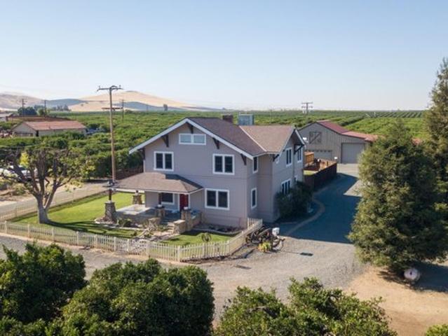 1259 E Teapot Dome Ave, Porterville, CA 93257