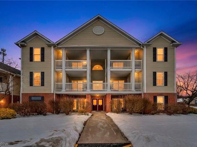1259 Lauren Crest St SW, Hartville, OH 44632
