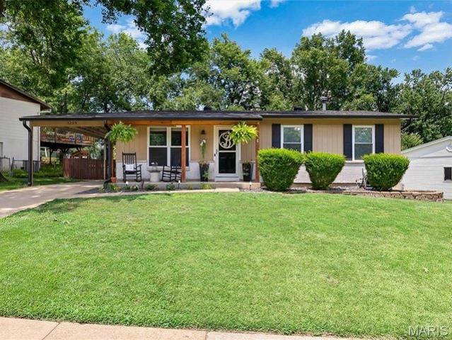 1259 Perdiz Ln, Fenton, MO 63026