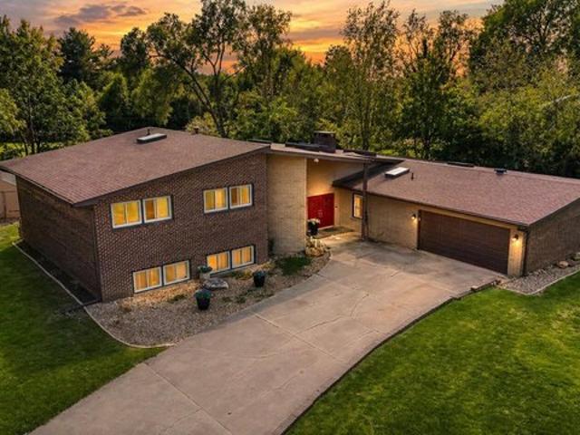 1259 Sherwood Dr, Valparaiso, IN 46385