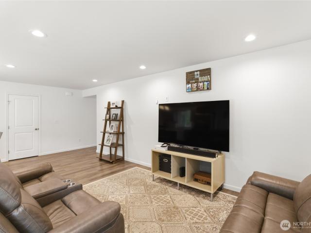 1259 Theo Way