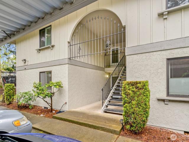 12505 NE 117th Pl, Unit J1, Kirkland, WA 98034 | MLS #2512