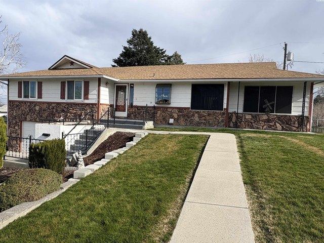 1250 N Volland St, Kennewick, WA 99336