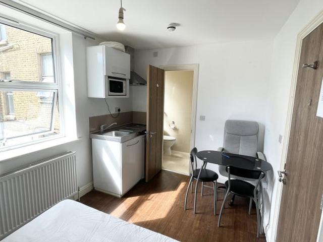 £1250:No Deposit, Studio Flat for Reent