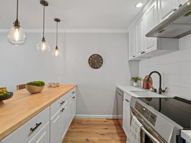 1250 Clay Street 103