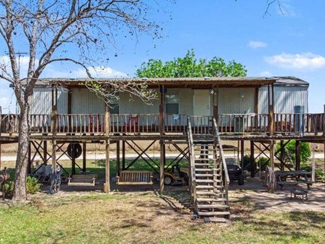 1250 Darst Creek Ln, Seguin, TX 78155