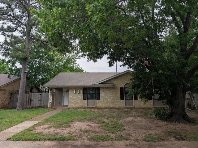 1250 Granada Ln, Lewisville, TX 75067