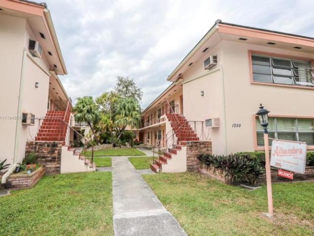 1250 S Alhambra Cir #15 Coral Gables, FL 33146