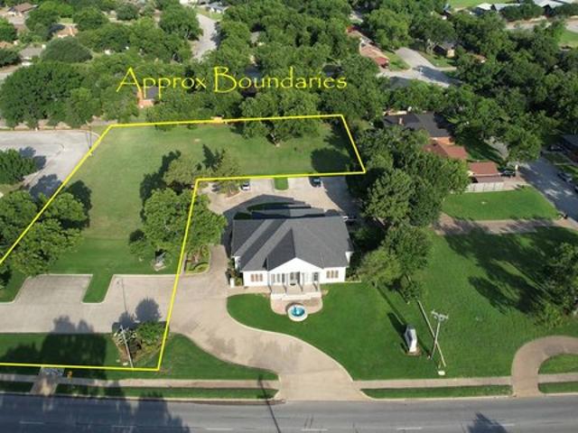 1250 Santa Fe Dr, Weatherford, TX 76086