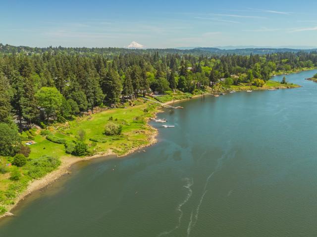 1250 se river forest ln