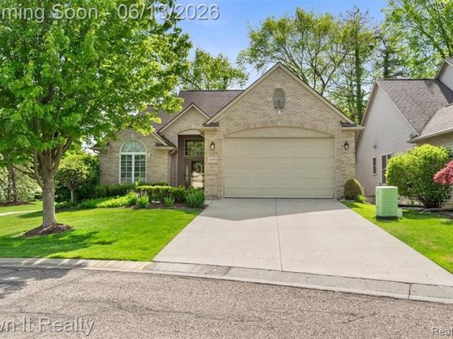 1250 Windsong Dr, Waterford Township, MI 48327