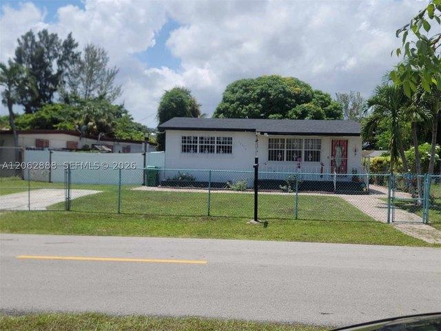 12510 W Golf Dr, Miami, FL 33167