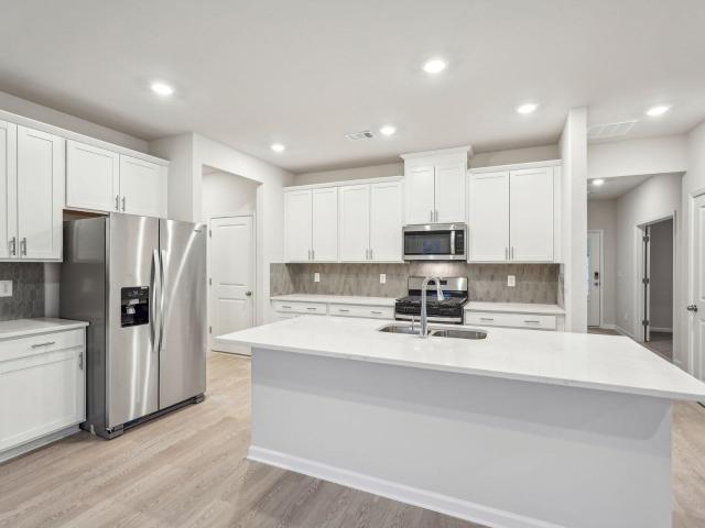 12516 Saint Thomas Dr