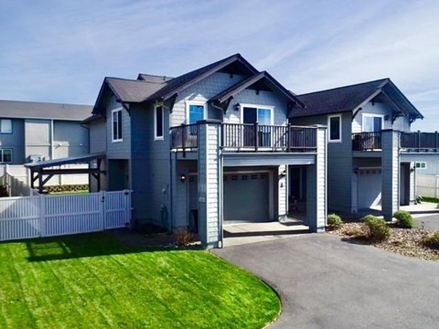 1251 Moore St Unit A, Brookings, OR 97415