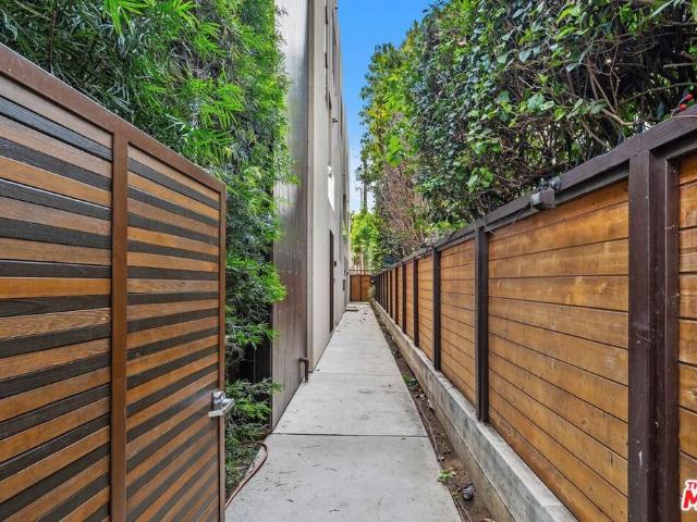 1251 N Formosa Avenue