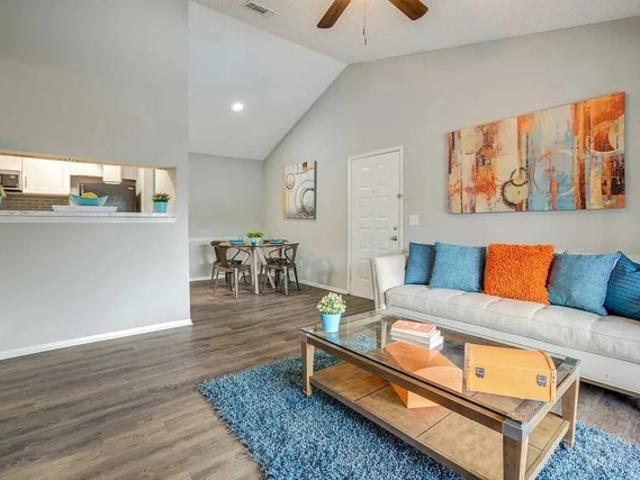 1251 Beacon Point Dr, Jacksonville, FL 32246