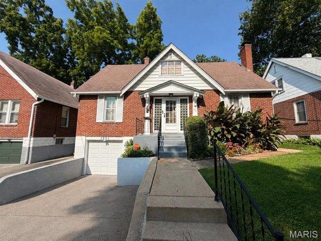 1251 Hafner Pl, University City, MO 63130