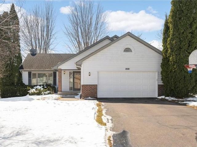 1251 Lake Susan Hills Dr, Chanhassen, MN 55317