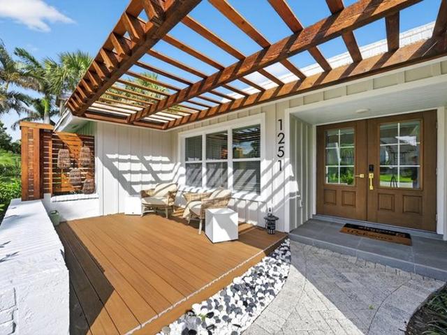 1251 Par View Dr, Sanibel, FL 33957