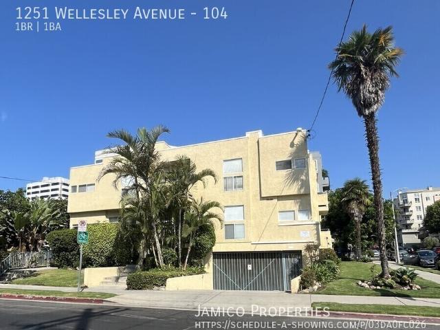 1251 Wellesley Avenue, 1 bed, 1 full bath