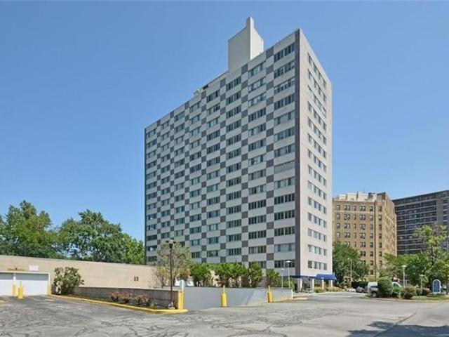 12520 Edgewater Dr Apt 809, Lakewood, OH 44107