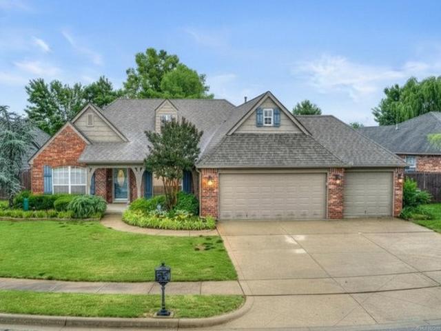 12527 S Ash Ave, Jenks, OK 74037